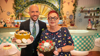 The Great British Bake Off Extra Slice